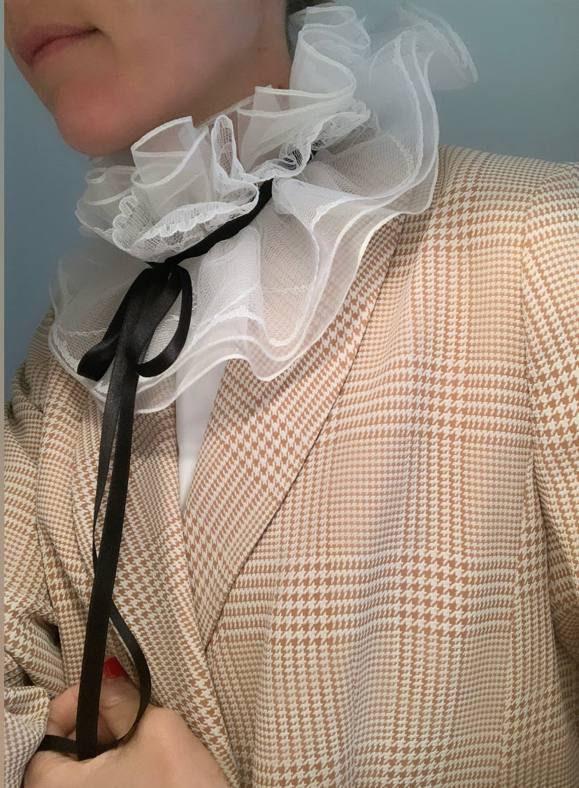 The 'Victoria' triple layered frill collar (women's)